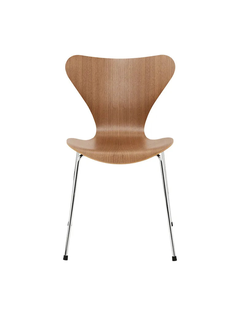 3107 stol i klar lak | Køb Arne Jacobsen spisestol her