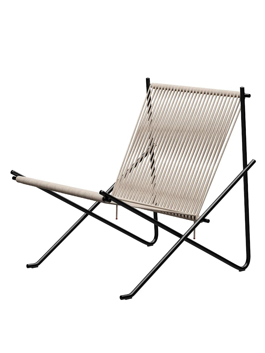 PK4 Loungestol i natur, sort stel af Poul Kjærholm | Køb her