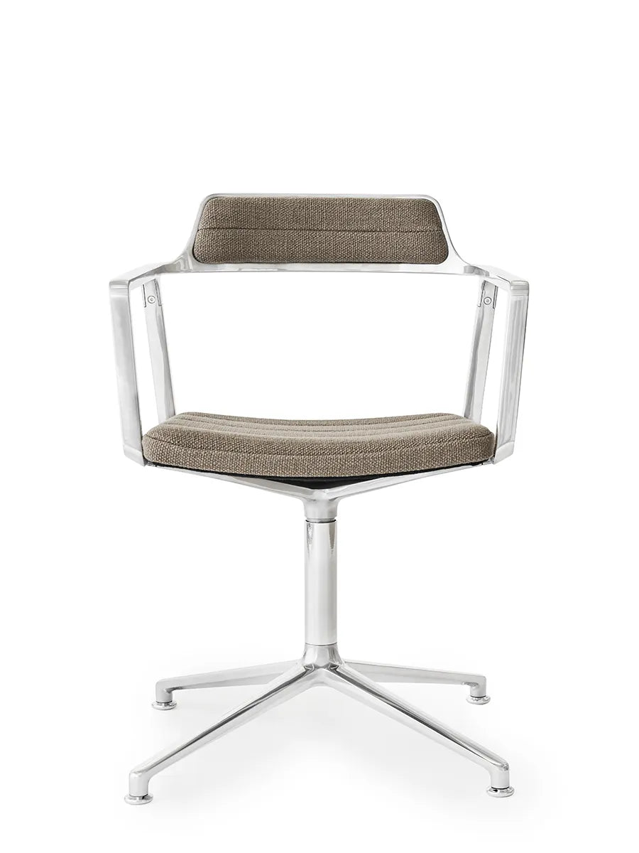 VIPP452 Swivel Chair, dark sand fra Vipp | Køb Vipp møbler her
